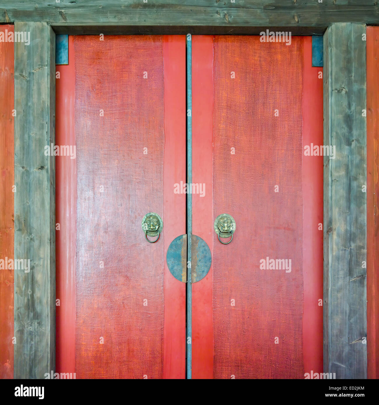 Traditional Chinese wooden Door Stock Photo - Alamy