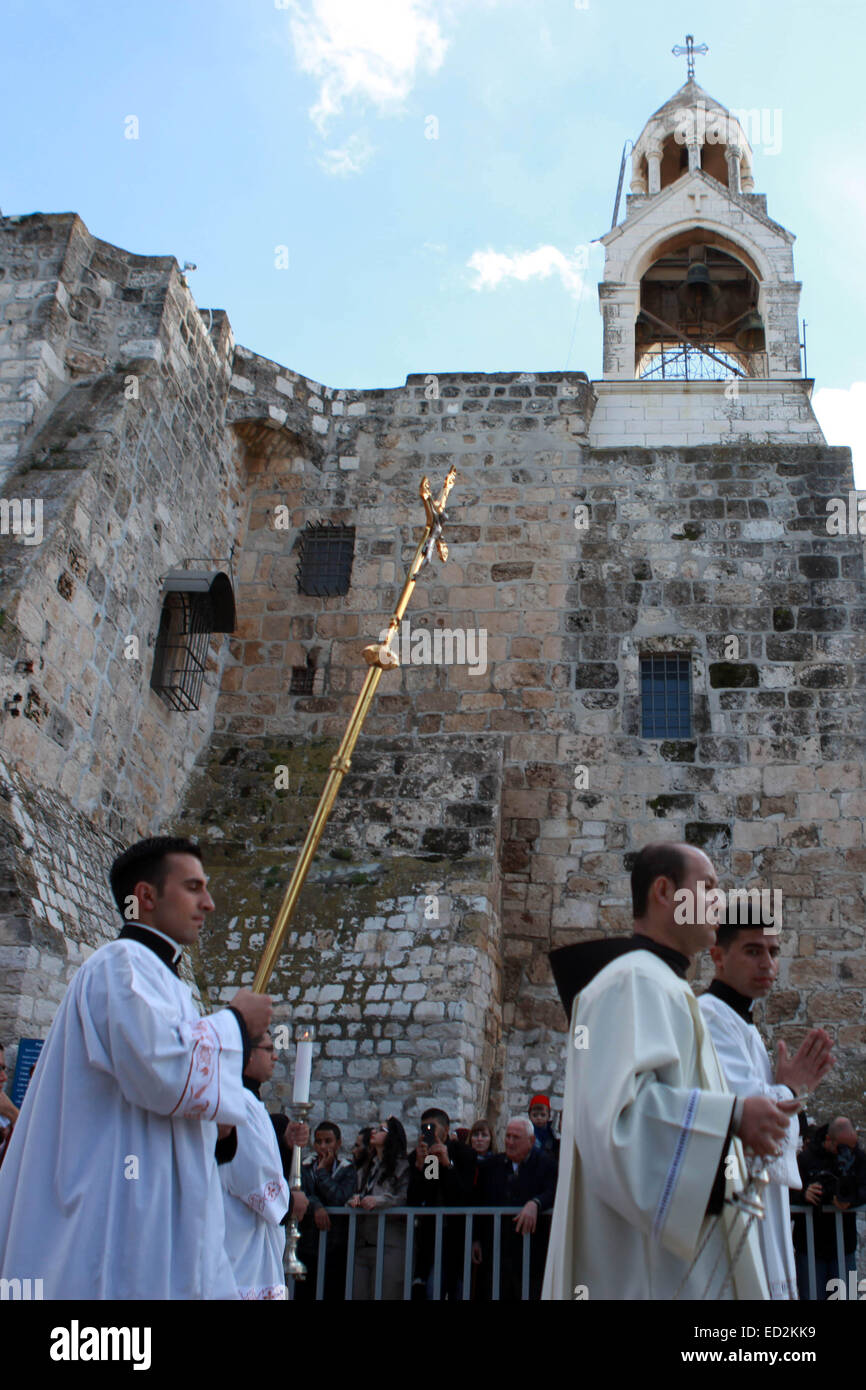 Bethlehem, West Bank, Palestinian Territory. 25th Dec, 2014. Members of ...