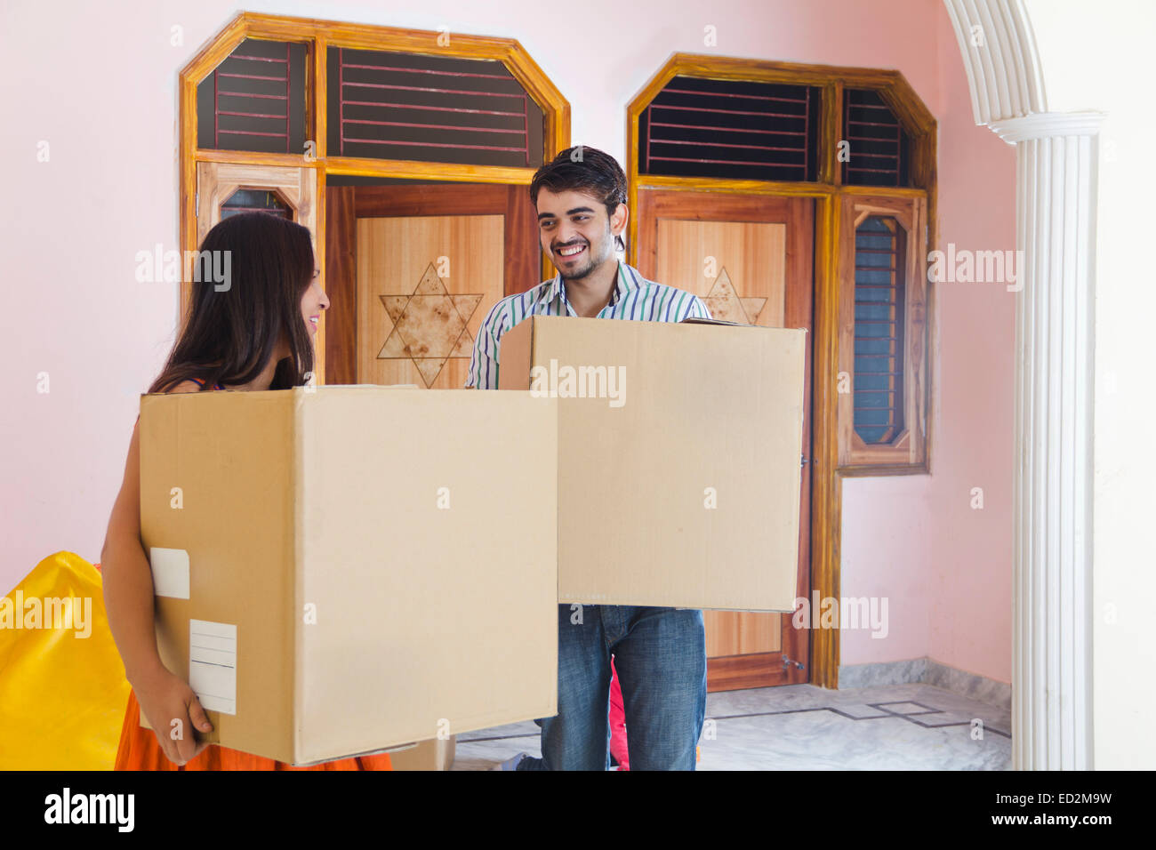 Home shifting hi-res stock photography and images - Alamy