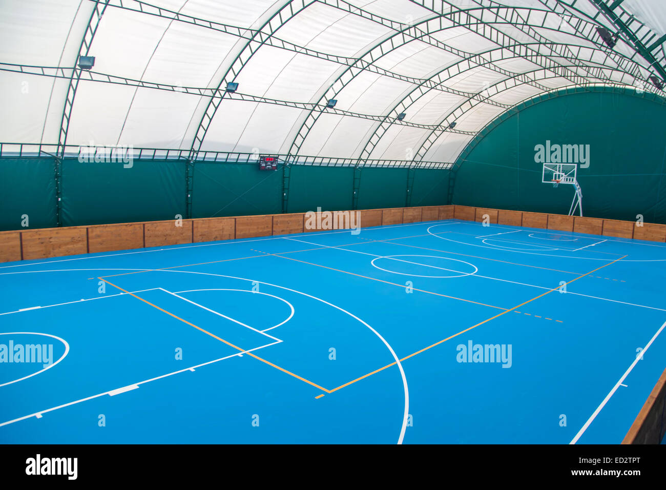 Indoor basketball court hi-res stock photography and images - Alamy