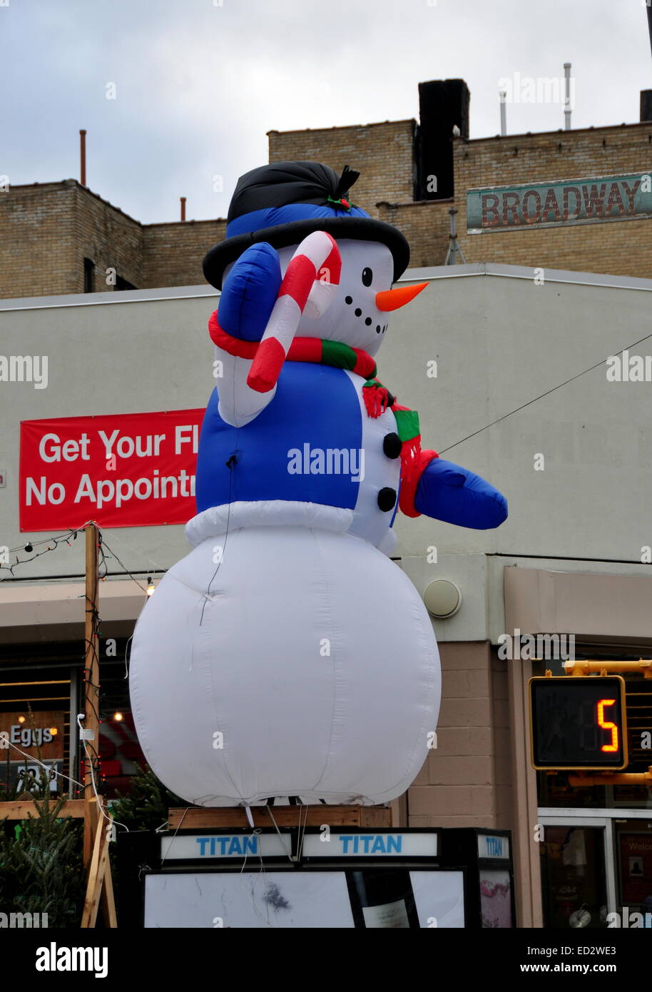 New York City: Plastic inflated snowman sits atop a telephone booth on ...