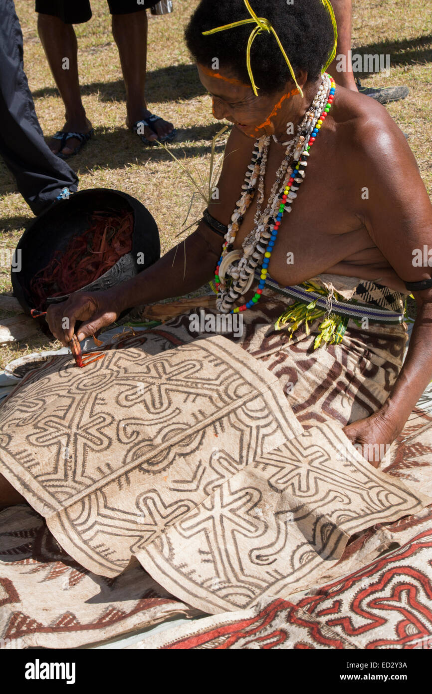 Papua New Guinea, Tufi. Traditional handmade tapa cloth, made from the ...