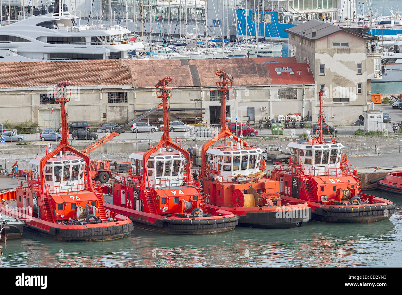 Red tug boat hi-res stock photography and images - Alamy