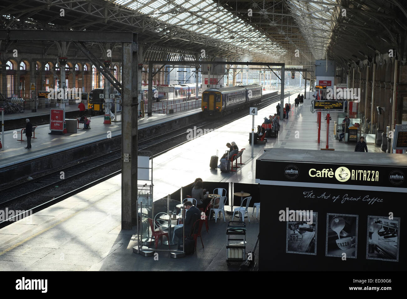 Preston railway station hi-res stock photography and images - Alamy