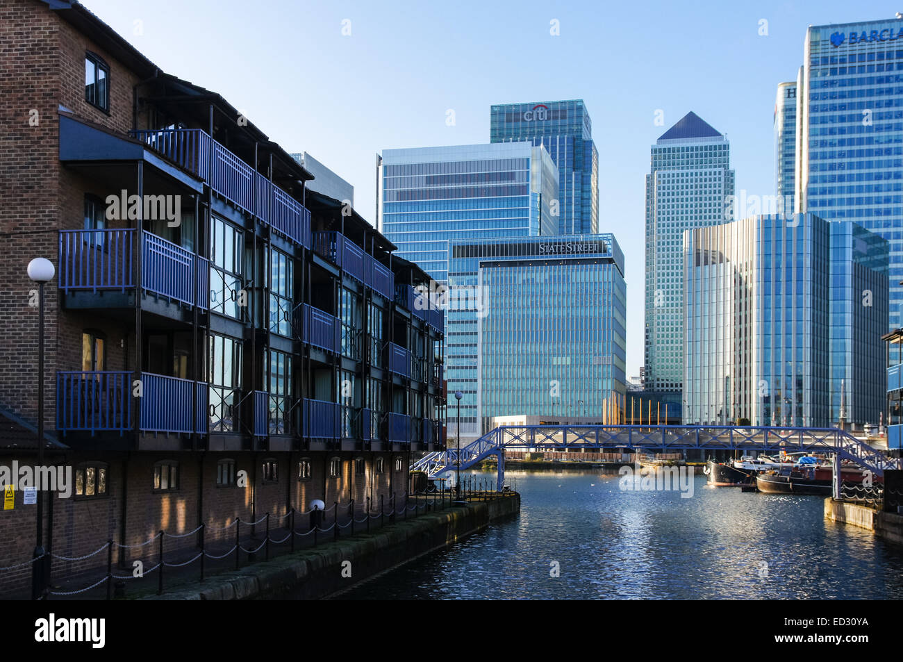 Blackwall Basin with skyscrapers and residential buildings in Canary ...