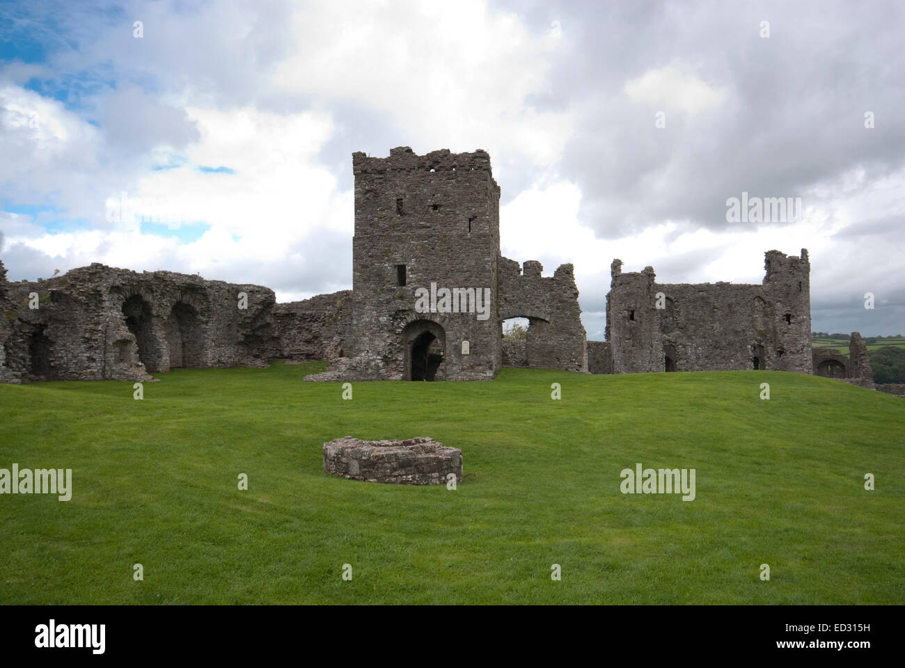 Wales: Llansteffan Castle Ruins Stock Photo - Alamy