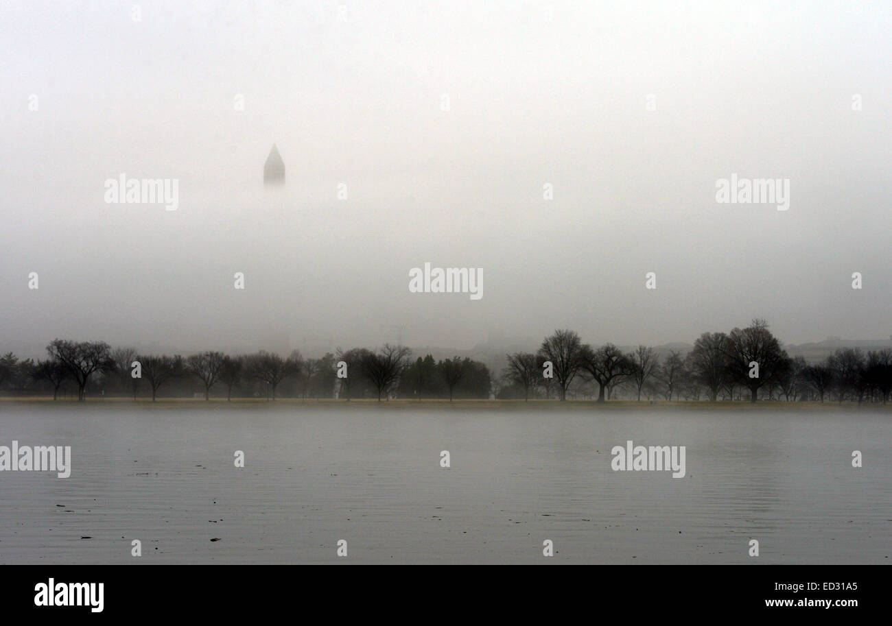 Washington, DC, USA. 24th Dec, 2014. The Washington Monument is seen ...