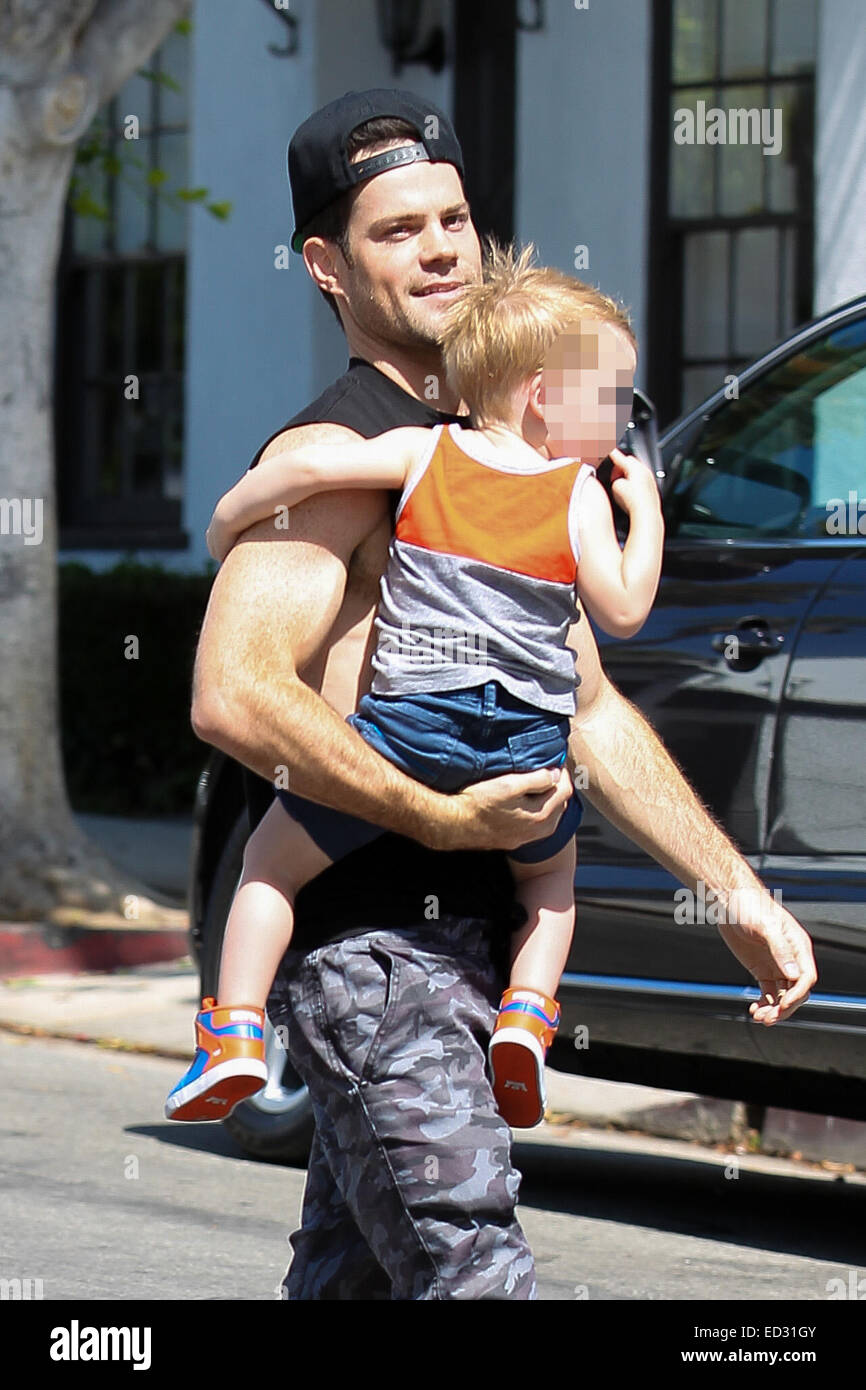 Hilary Duff and Mike Comrie take their son Luca Comrie out to breakfast ...