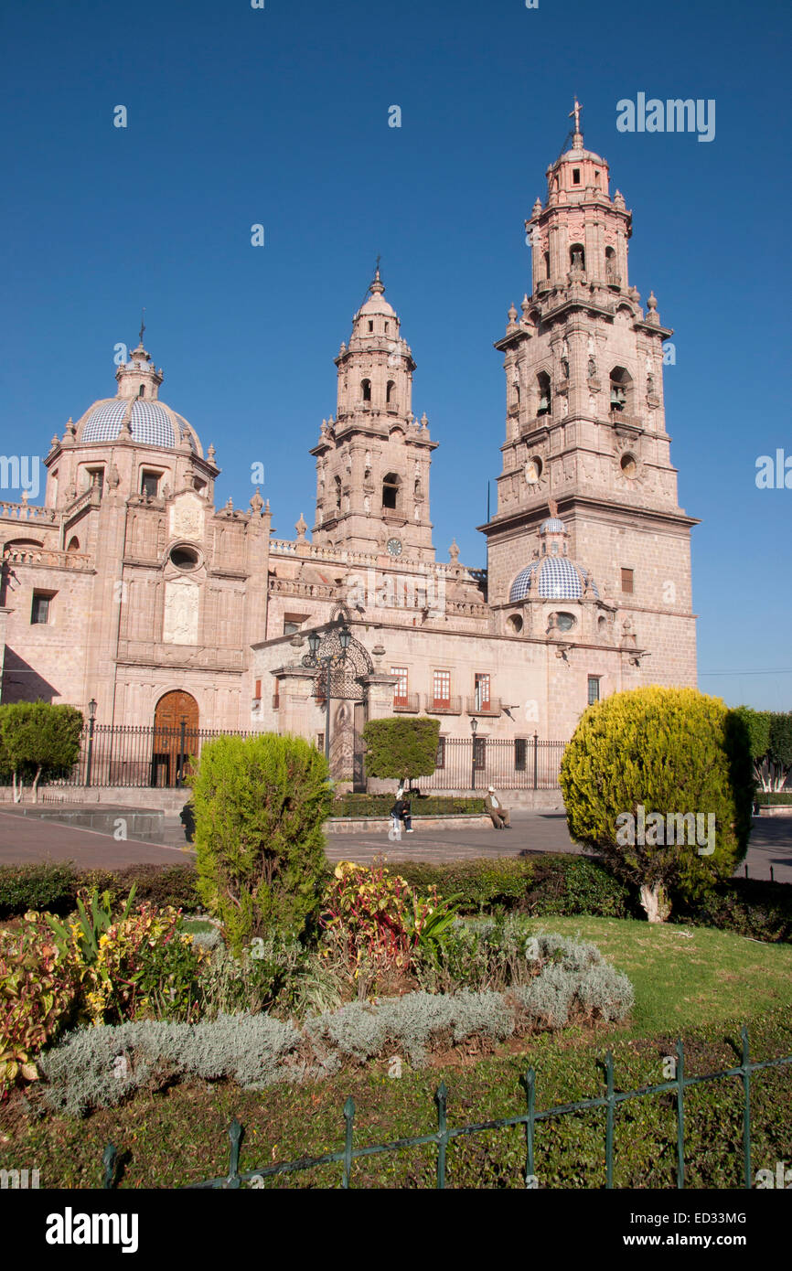The elegant Cathedral of Morelia reflects a blend of baroque and ...