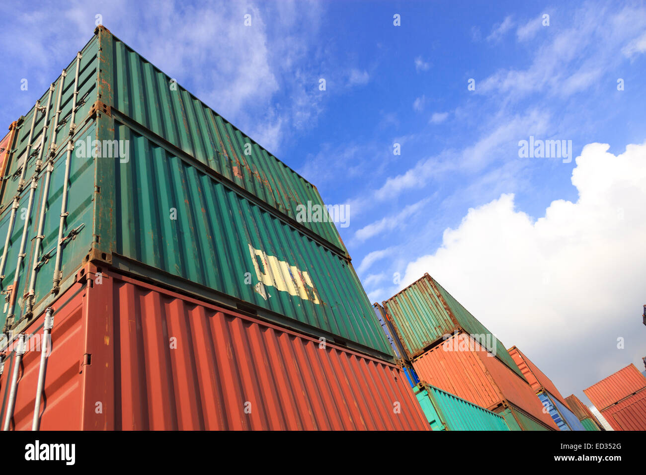 Stacking cargo hi-res stock photography and images - Alamy