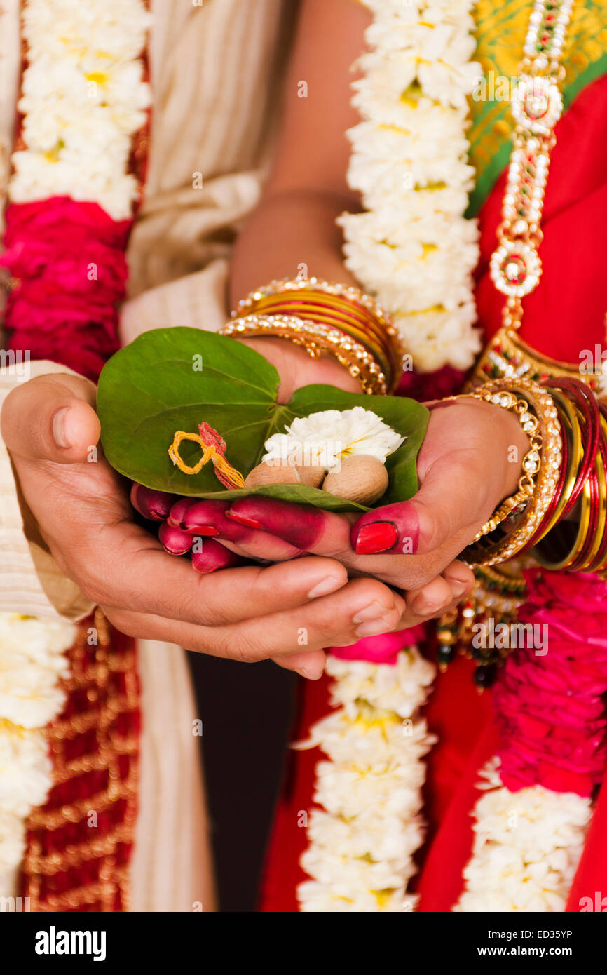 2 Bengali Bridegroom couple Wedding Stock Photo - Alamy