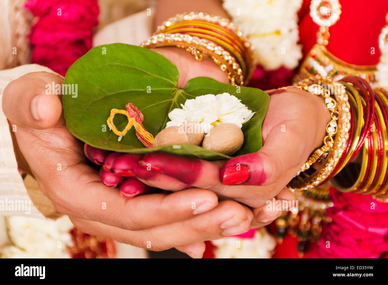 Indian wedding bride groom hands hi-res stock photography and images ...