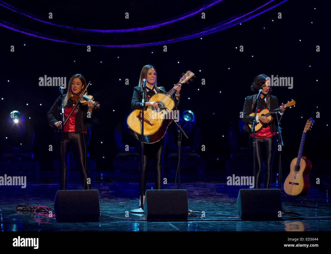 Trio ellas hi-res stock photography and images - Alamy