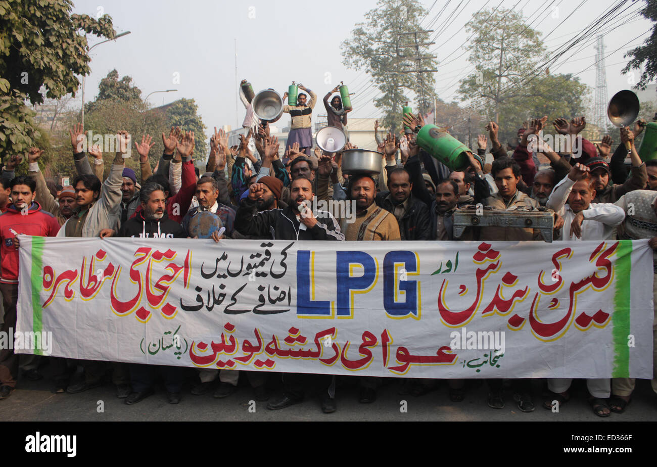 Lahore, Pakistan. 24th Dec, 2014. Pakistani Rickshaw drivers and ...