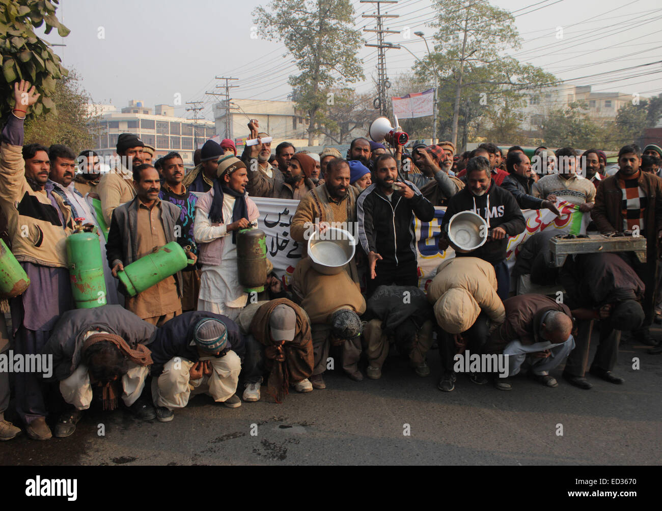 Lahore, Pakistan. 24th Dec, 2014. Pakistani Rickshaw drivers and ...