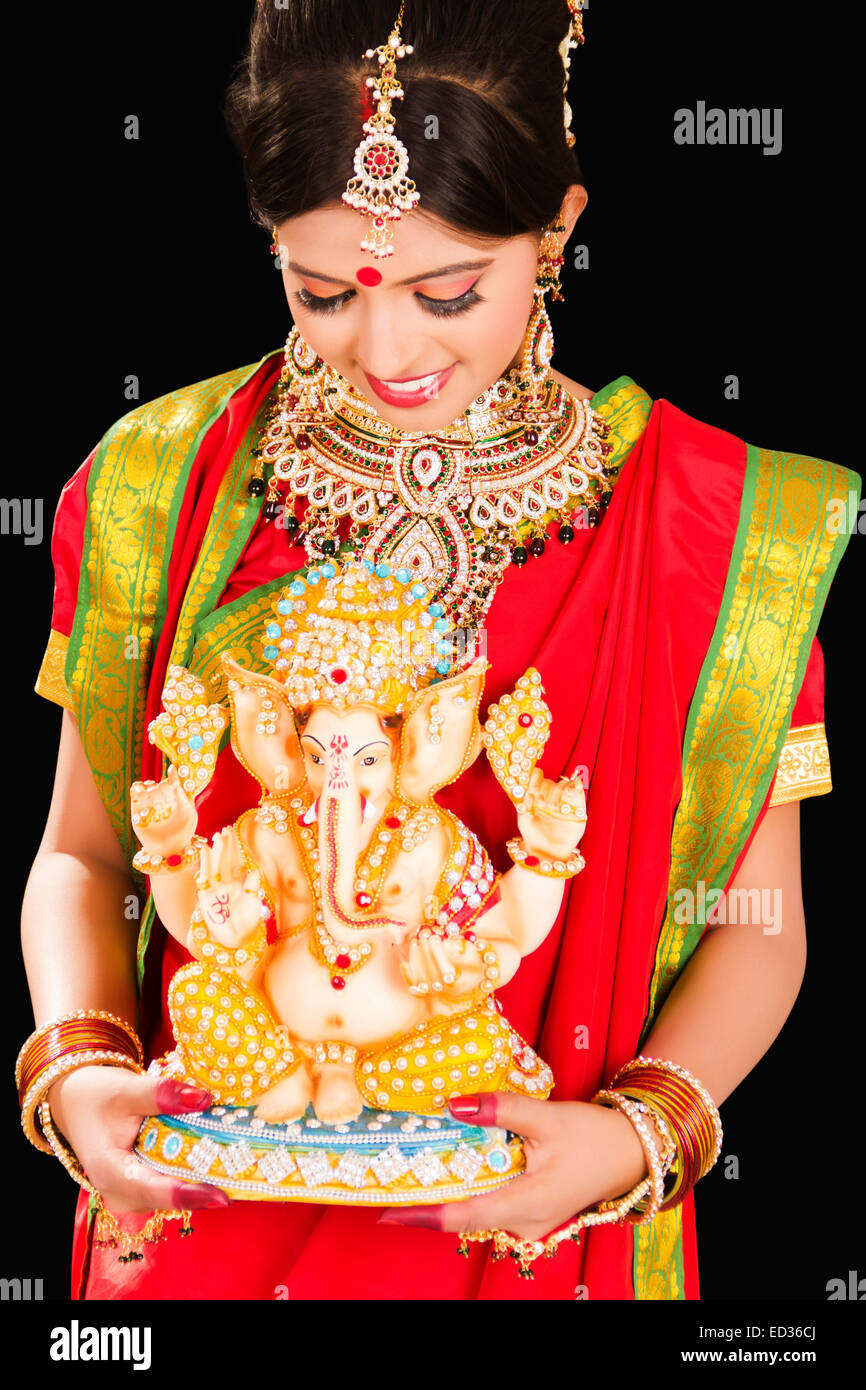 1 Bengali lady Ganesh Chaturthi Worship Stock Photo - Alamy