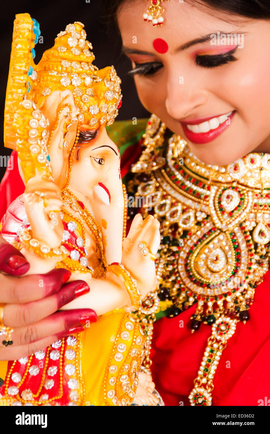 Women ganesh statue ganpati hi-res stock photography and images - Alamy