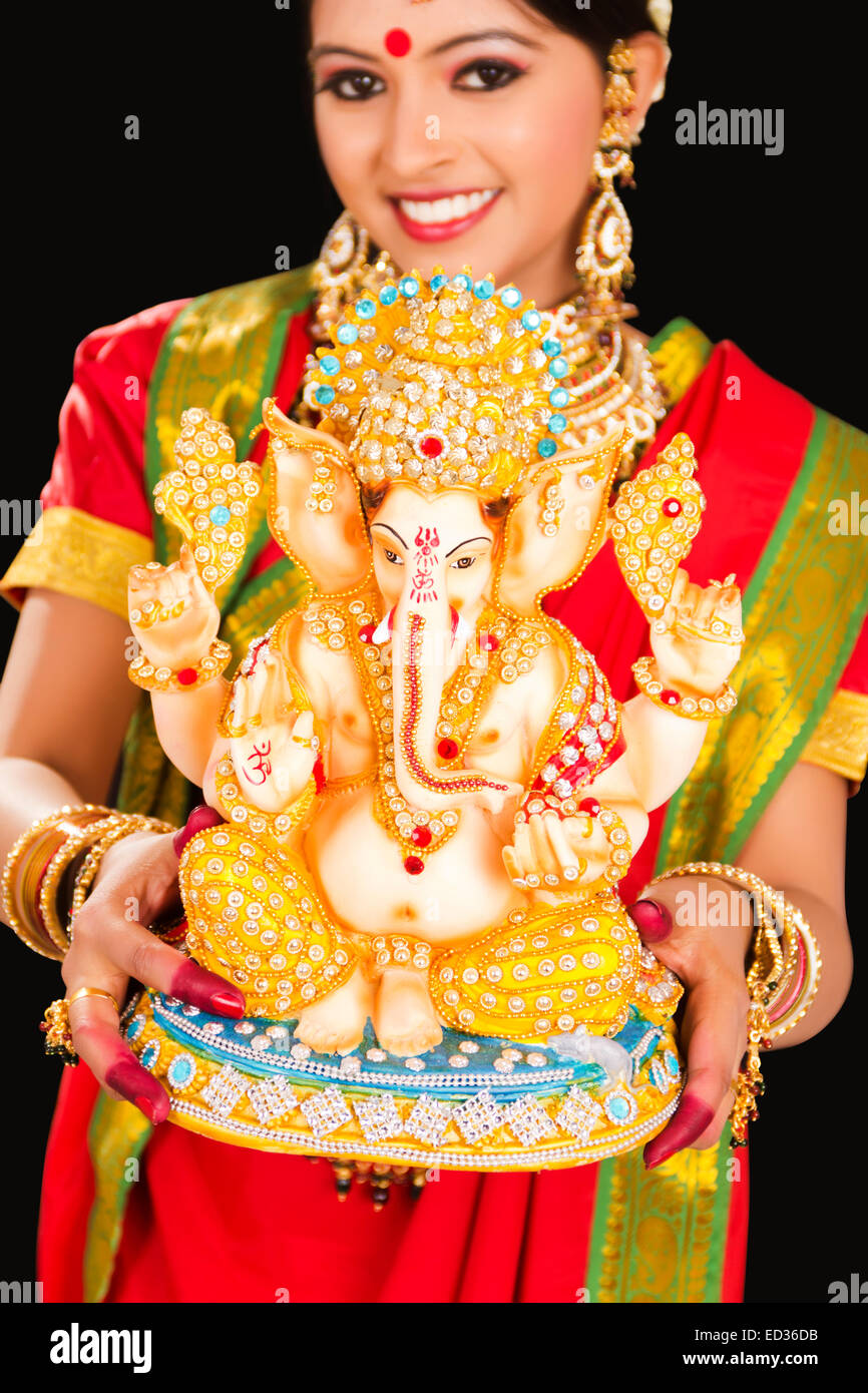 1 Bengali lady Ganesh Chaturthi Worship Stock Photo - Alamy