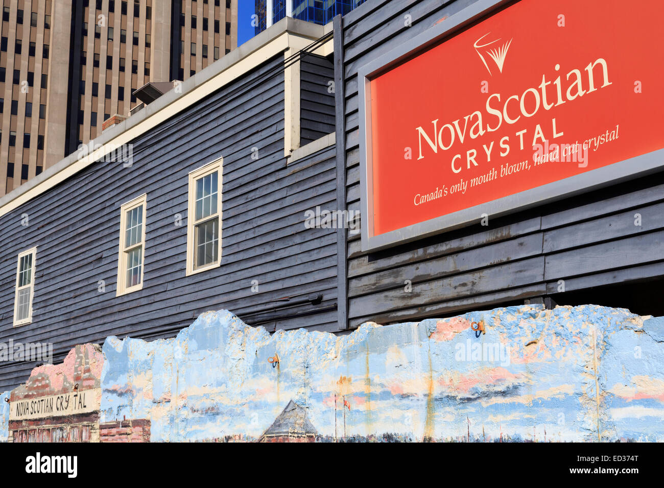 Crystal store hi-res stock photography and images - Alamy