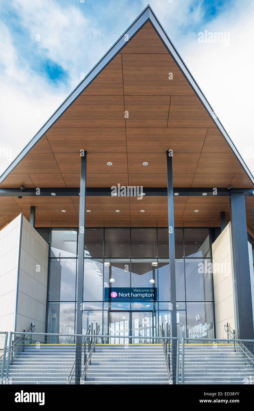 Northampton railway station entrance Stock Photo - Alamy