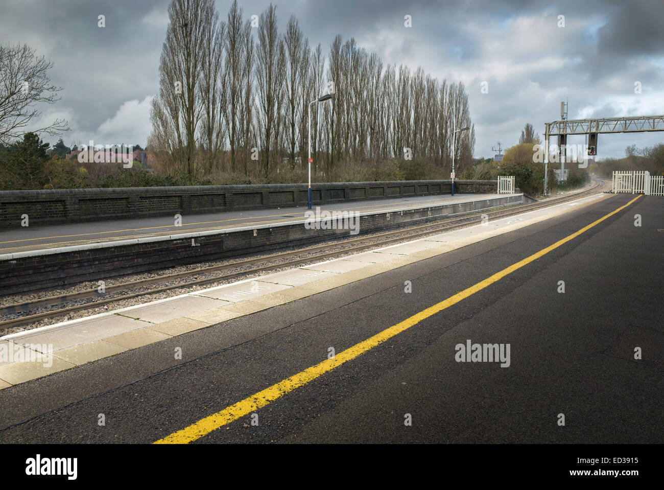 Kettering railway station hi-res stock photography and images - Alamy