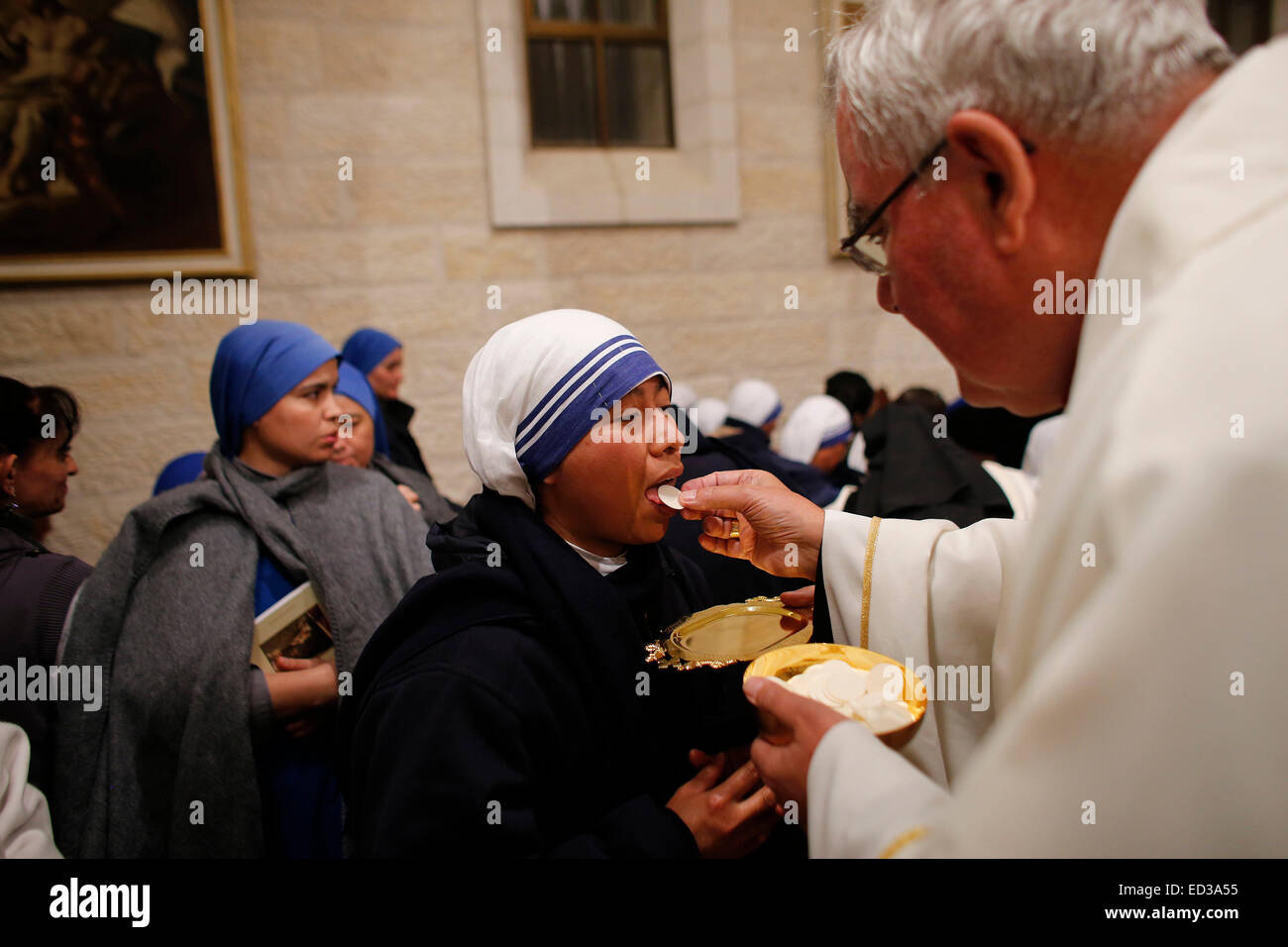 Bethlehem, Church of Nativity. 25th Dec, 2014. A Christian worshipper ...