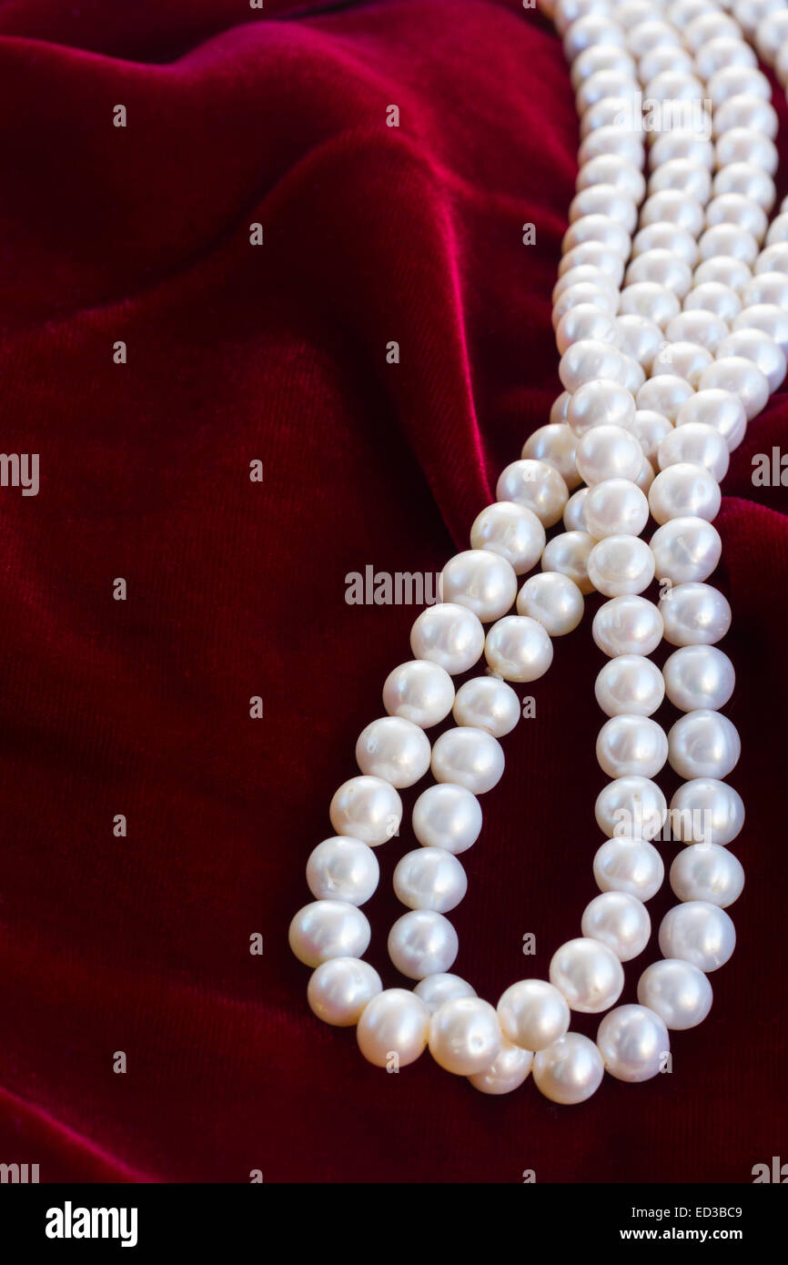red velvet background with pearls Stock Photo - Alamy