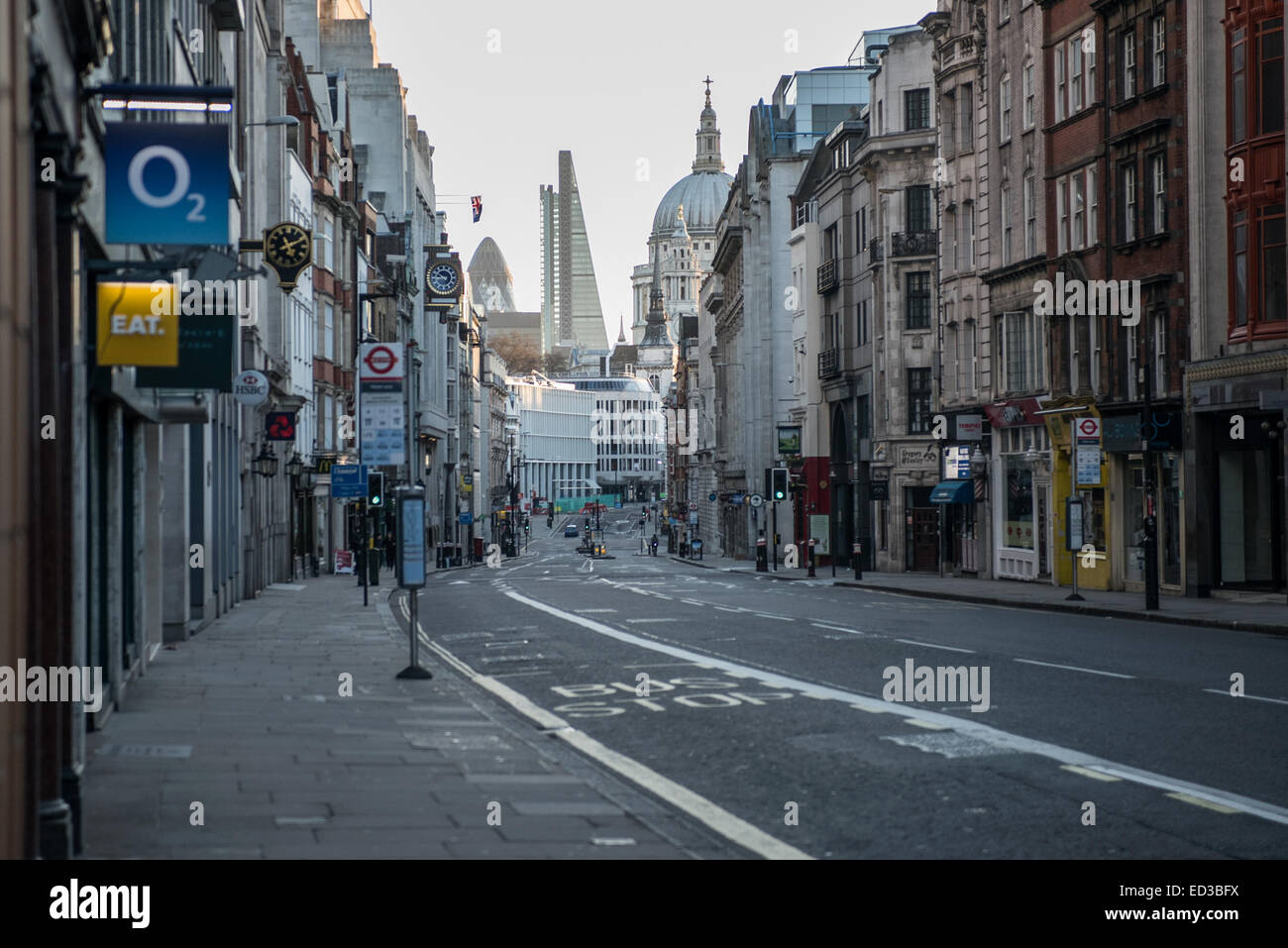 London, UK, 25th Dec, 2014. empty streets of London on early Christmas ...