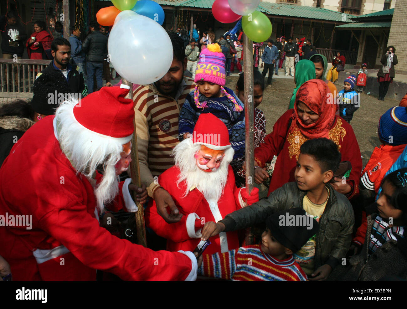 Srinagar, Indian Administered Kashmir: 25 December Santa Clauses ...