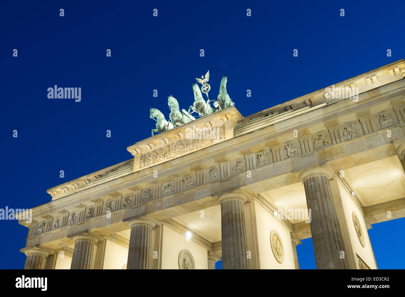 brandenburger tor in berlin in evening with blue sky Stock Photo - Alamy