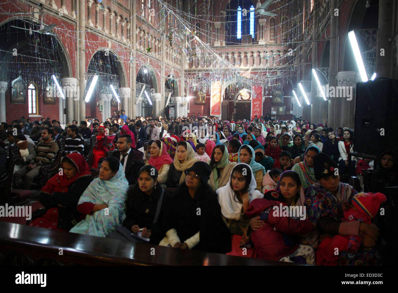 Lahore, Pakistan. 25th Dec, 2014. Pakistani Christians attend a mass at ...