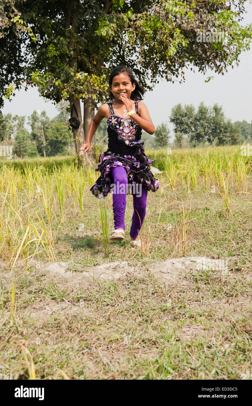 1 indian rural child girl farm running Stock Photo - Alamy