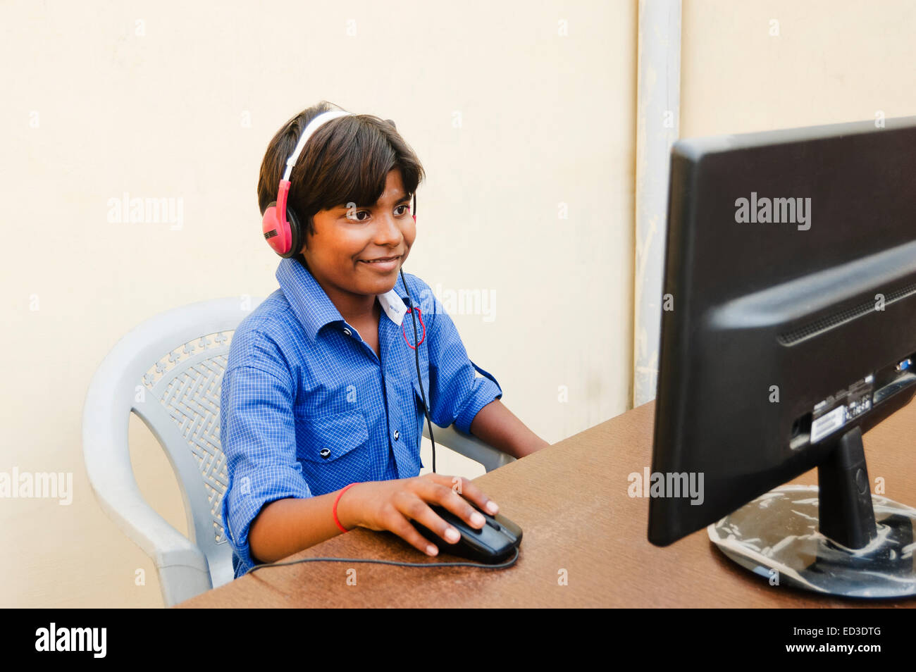1 indian rural child boy computer working Stock Photo - Alamy