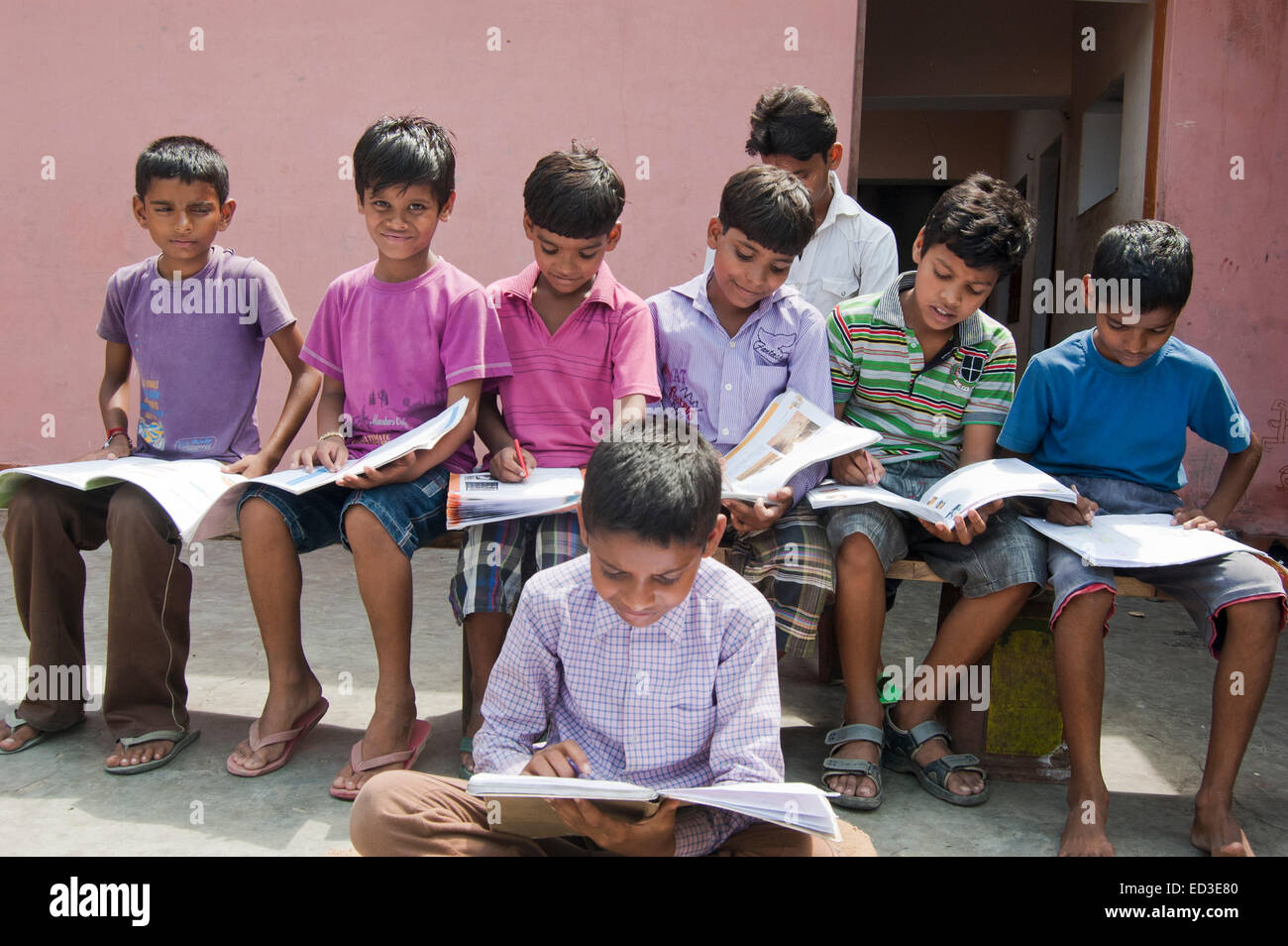 Student students siblings brothers hi-res stock photography and images ...