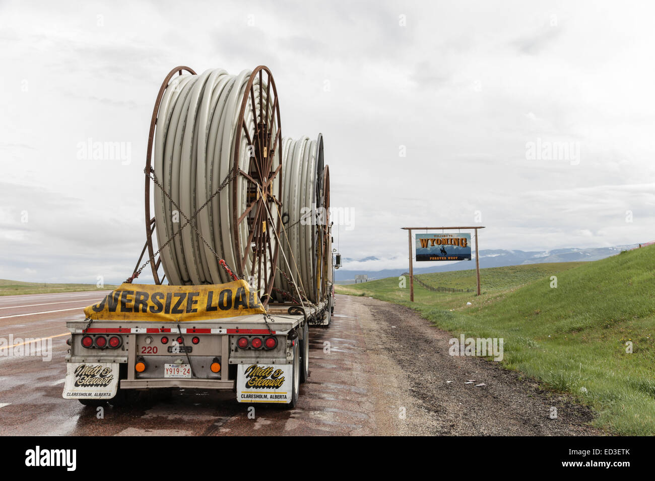 Polyethylene pipe truck hi-res stock photography and images - Alamy