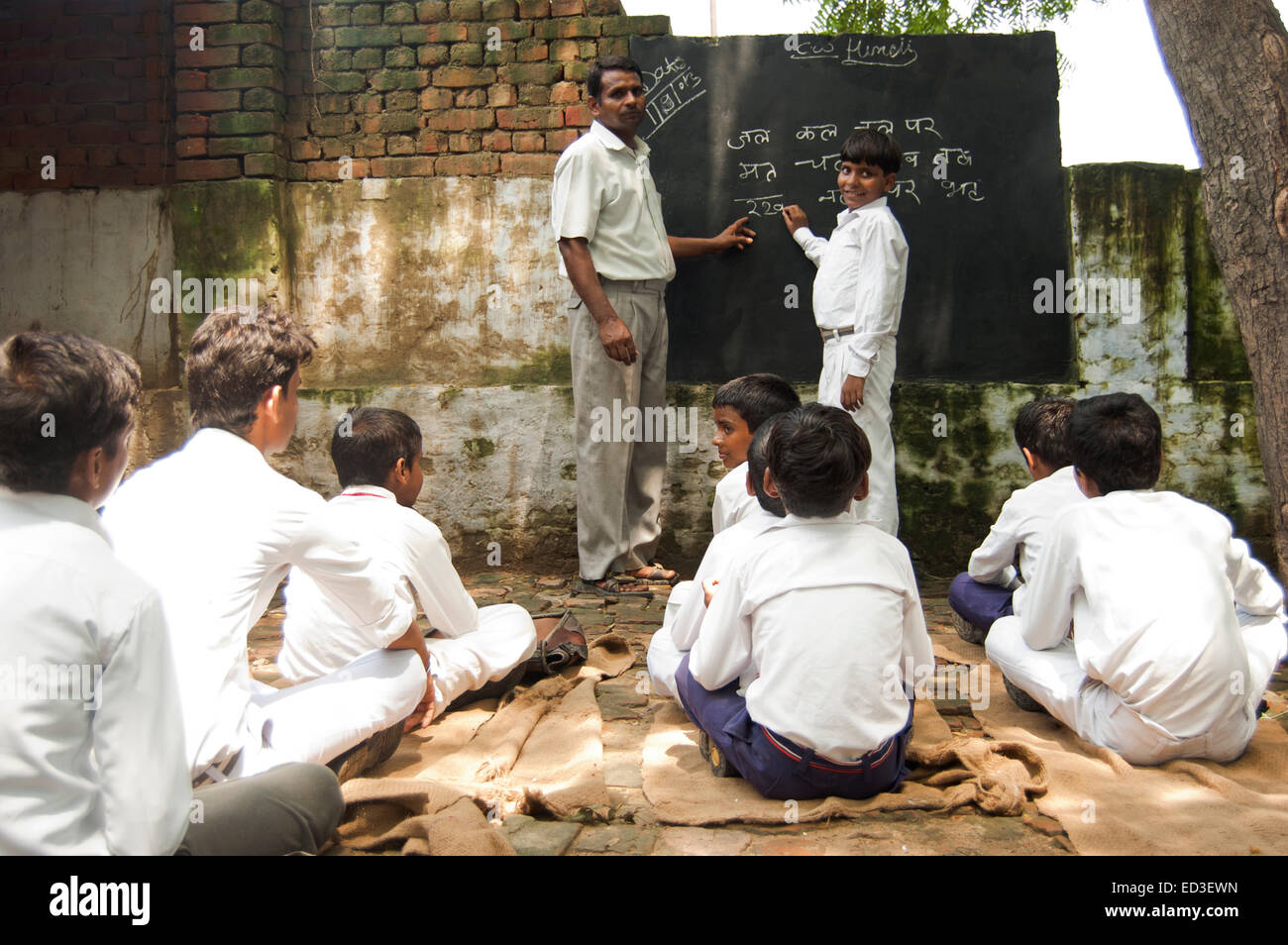 Teaching children confidence hi-res stock photography and images - Alamy