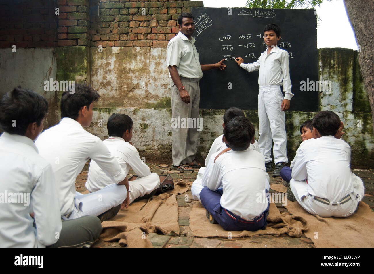 School classroom students teacher fingers hi-res stock photography and ...