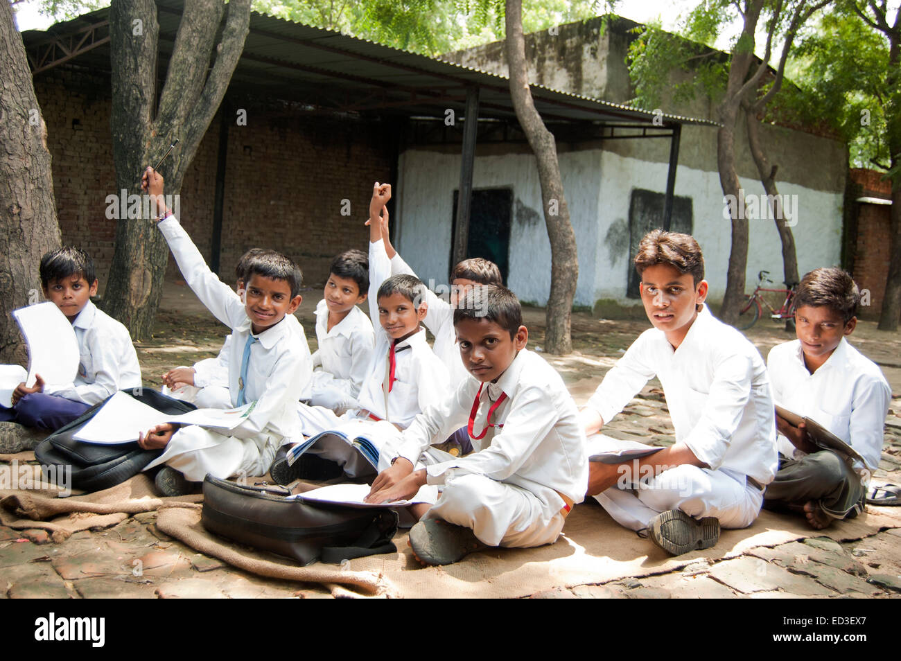 Children sitting on floor classroom hi-res stock photography and images ...