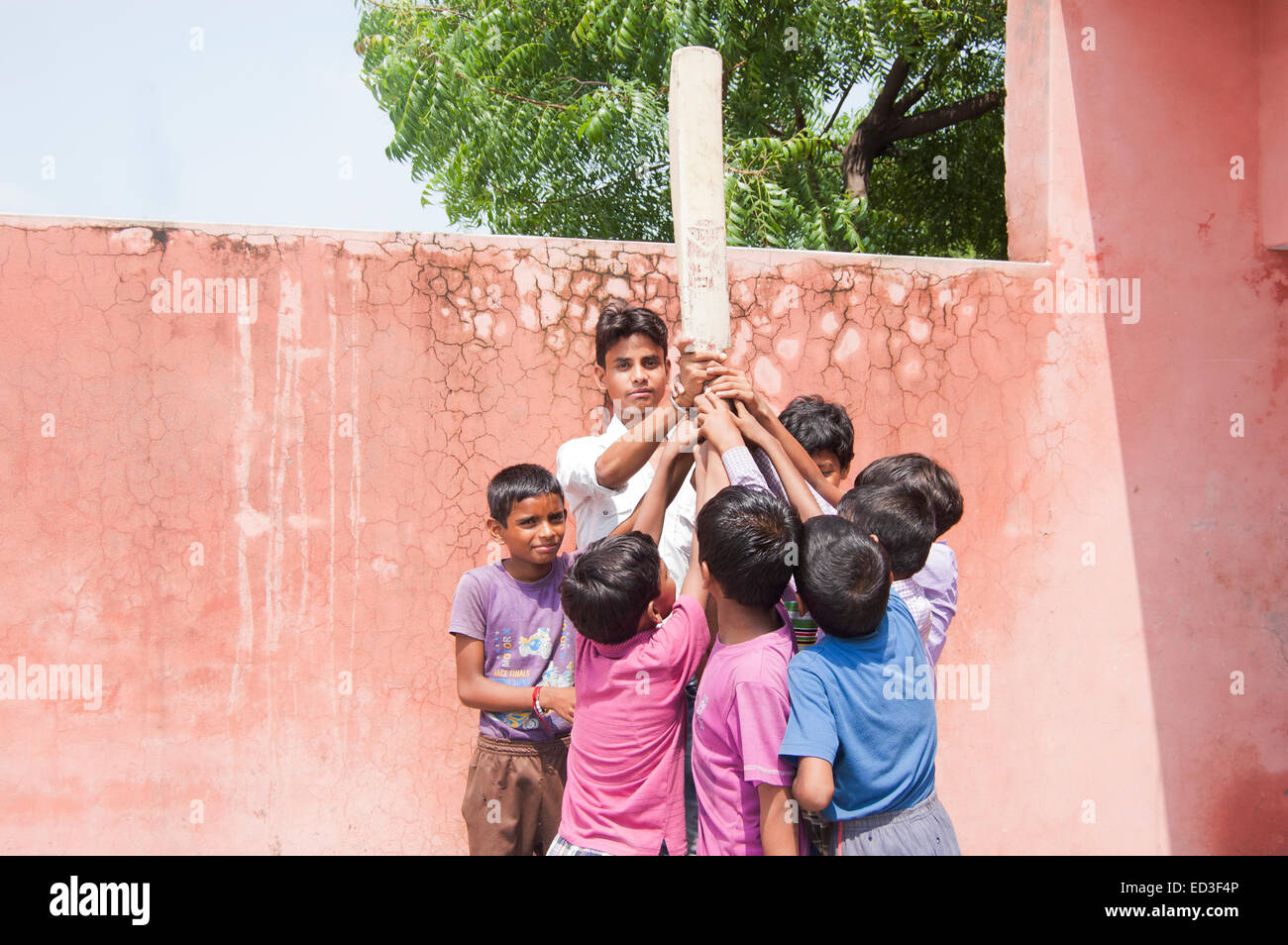 Kids cricket player hi-res stock photography and images - Alamy