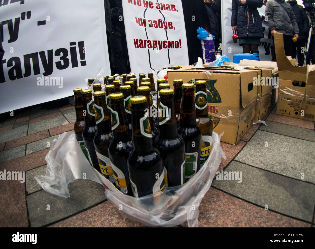 Molotov cocktail ukraine hi-res stock photography and images - Alamy