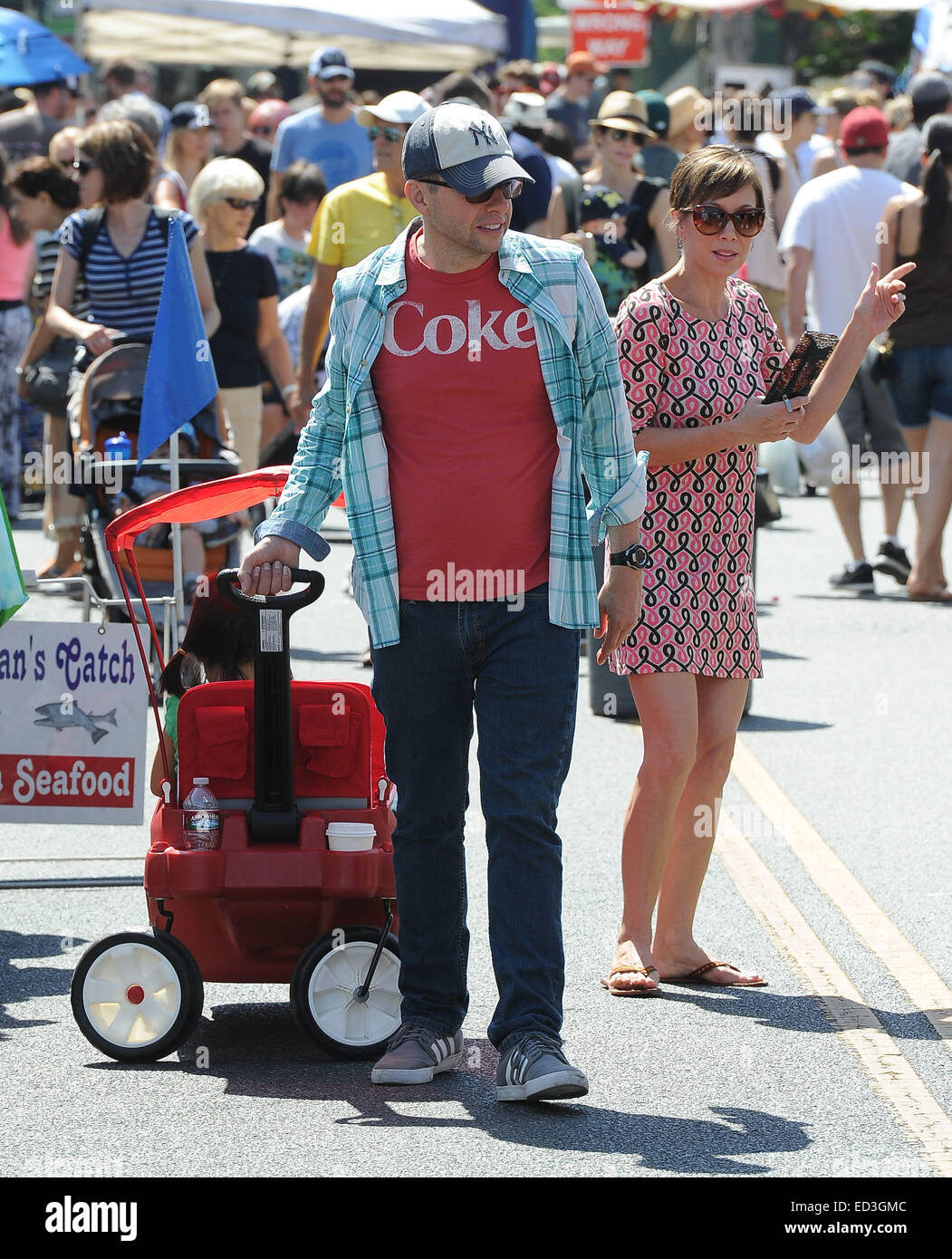 Jon Cryer and his wife, Lisa take their daughter, Daisy to the farmers ...