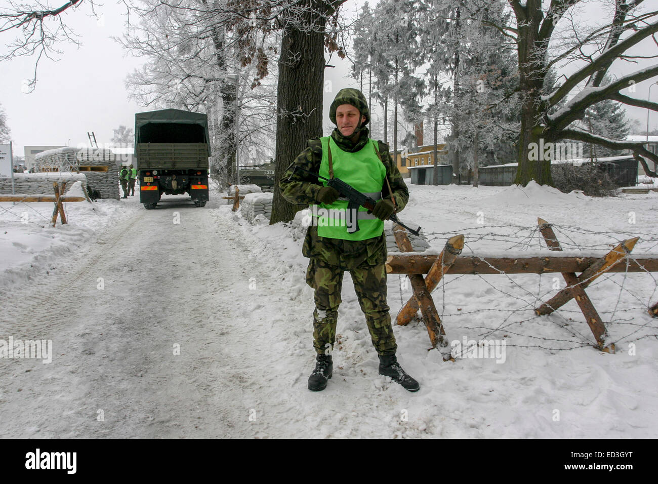 Military training exercises hi-res stock photography and images - Alamy