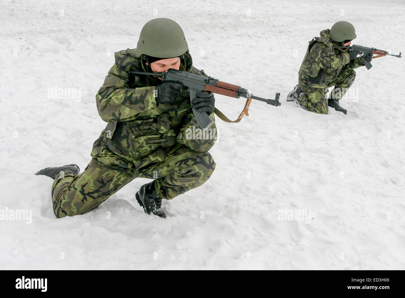 Czech soldiers military training in the winter Stock Photo - Alamy