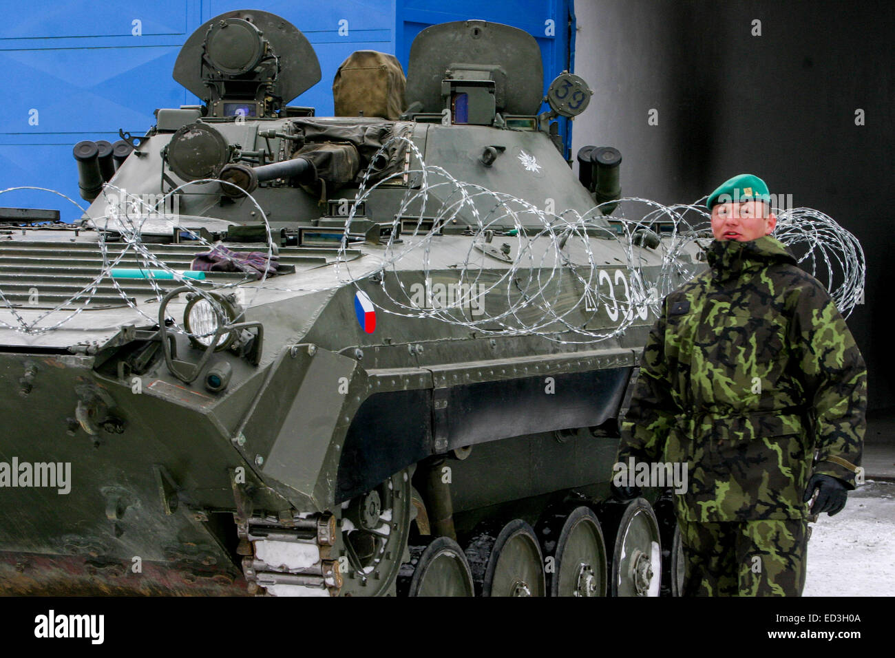 Czech soldiers military training in the winter Stock Photo - Alamy