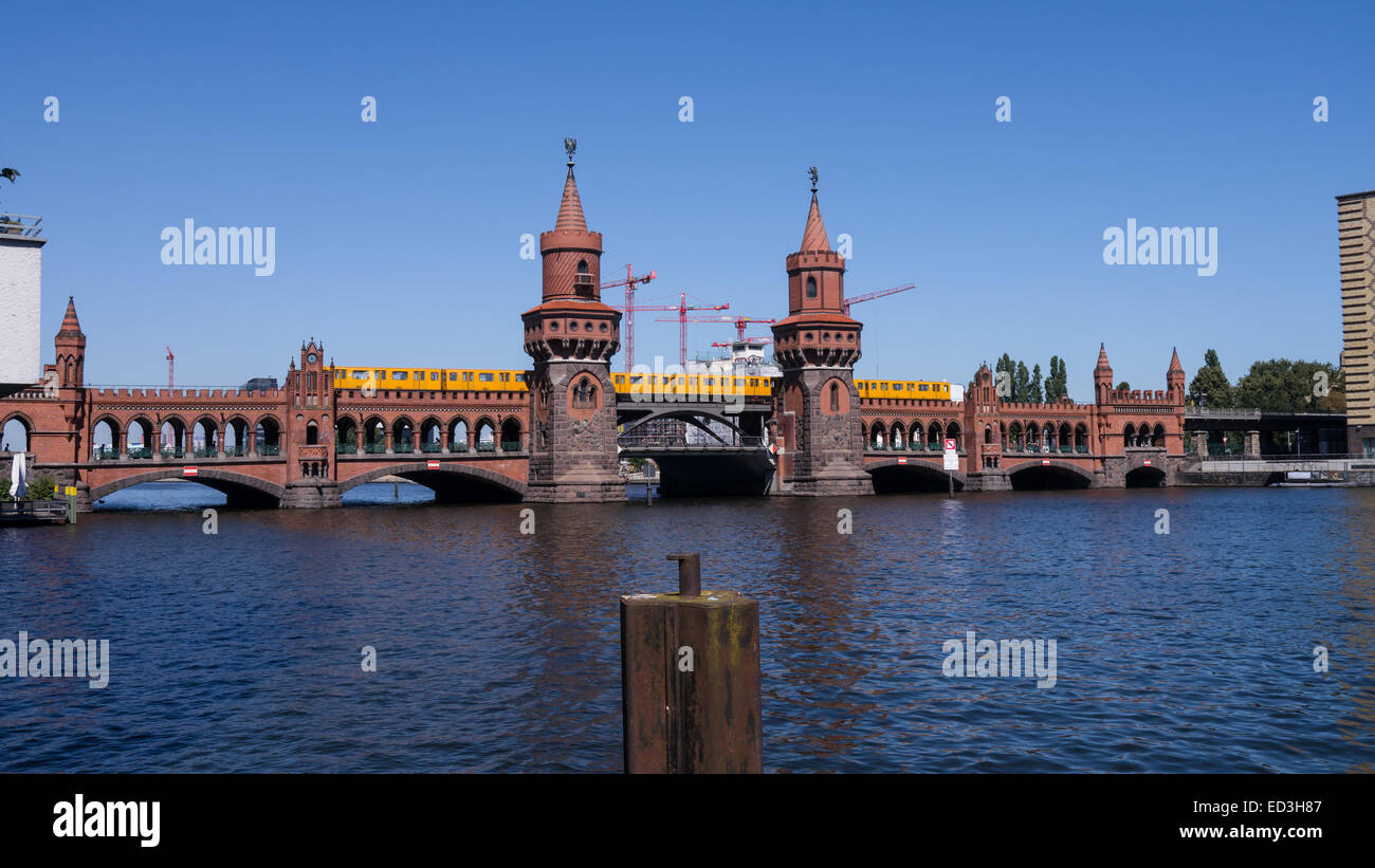 Oberbaumbruecke hi-res stock photography and images - Alamy