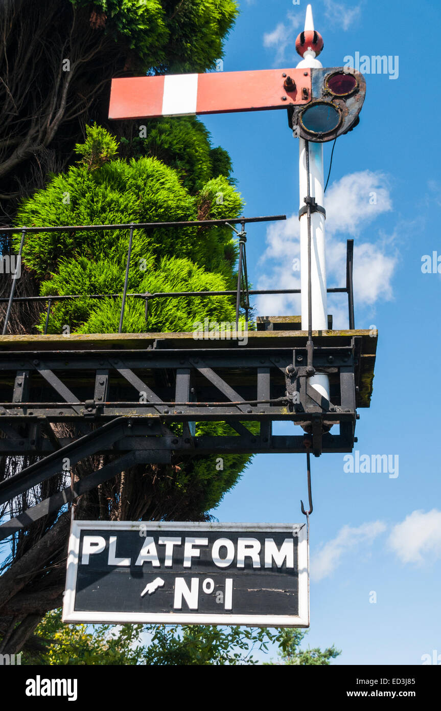 Mechanical semaphore signal and old platform sign at Hampton Loade ...