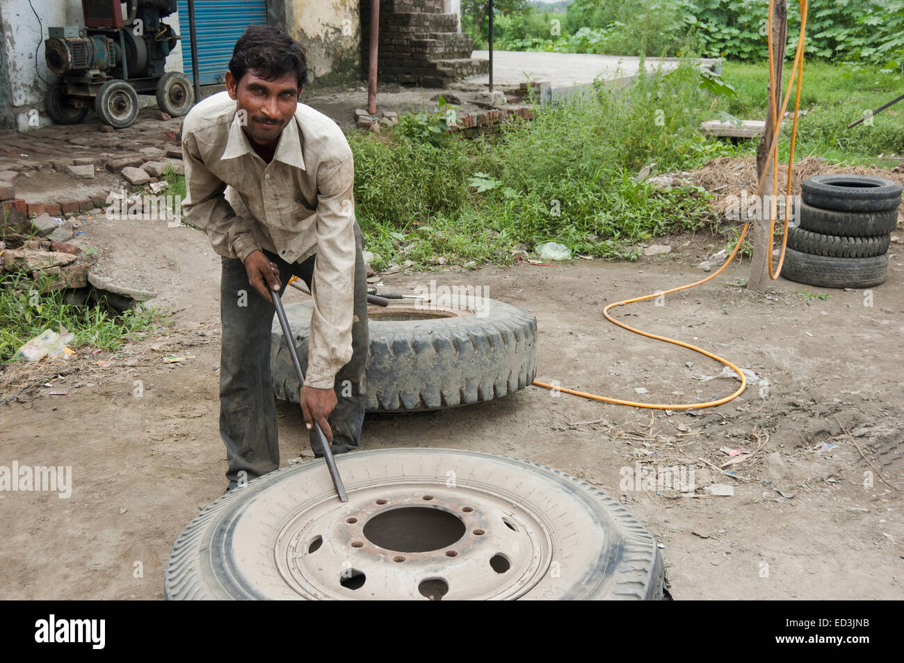 Indian mechanic hi-res stock photography and images - Alamy