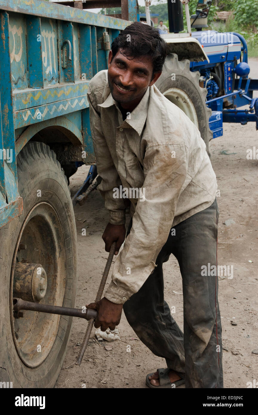 1 indian rural man tyre Mechanic Stock Photo - Alamy