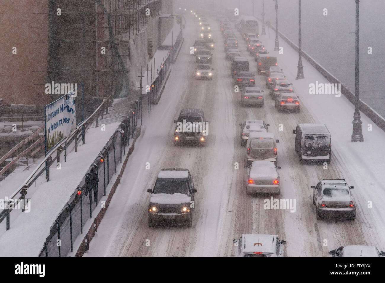 Moscow, Russia. 25th December, 2014. Weather: Heavy snowstorm in Moscow ...