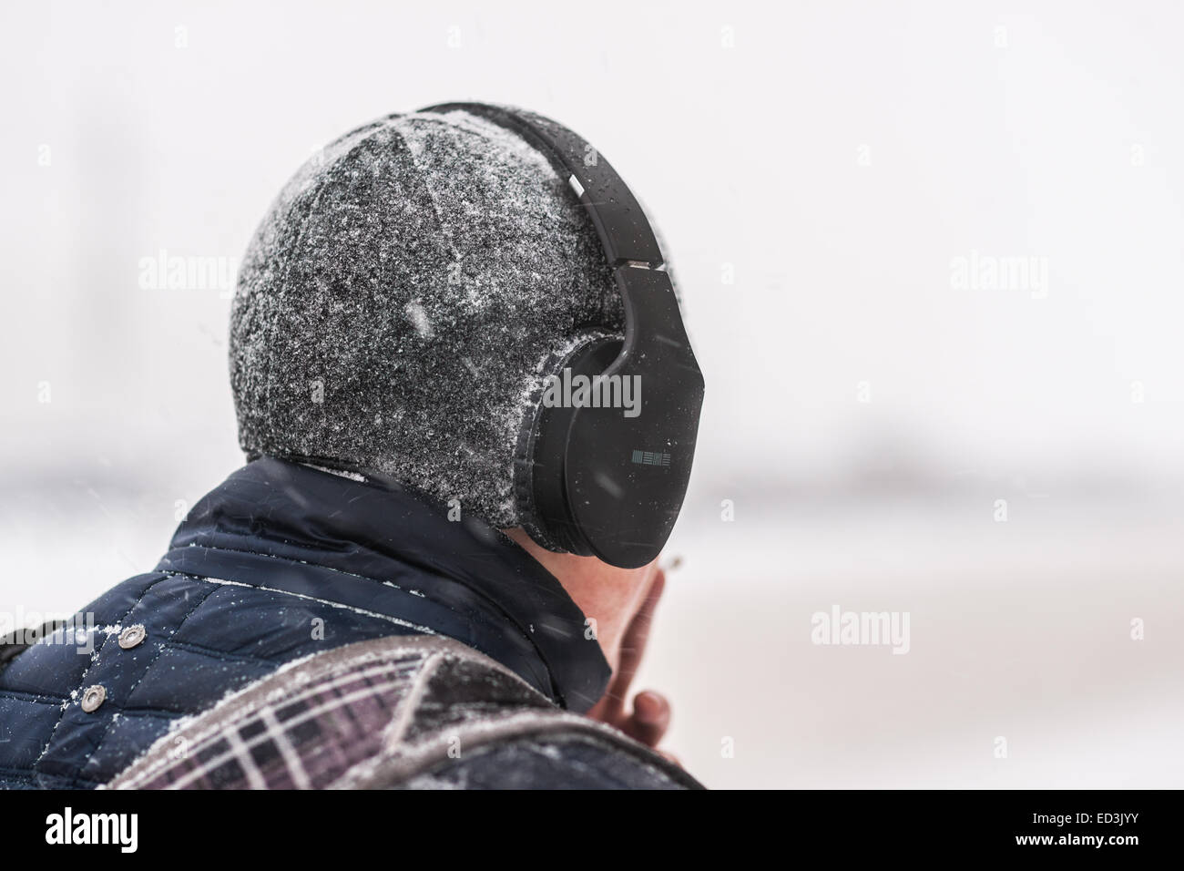 Moscow, Russia. 25th December, 2014. Weather: Heavy snowstorm in Moscow ...